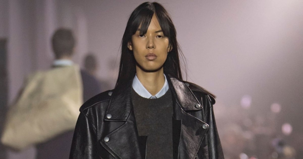 Raf Simons' Spring 2023 striking Ready-to-Wear collection • Art de Vivre